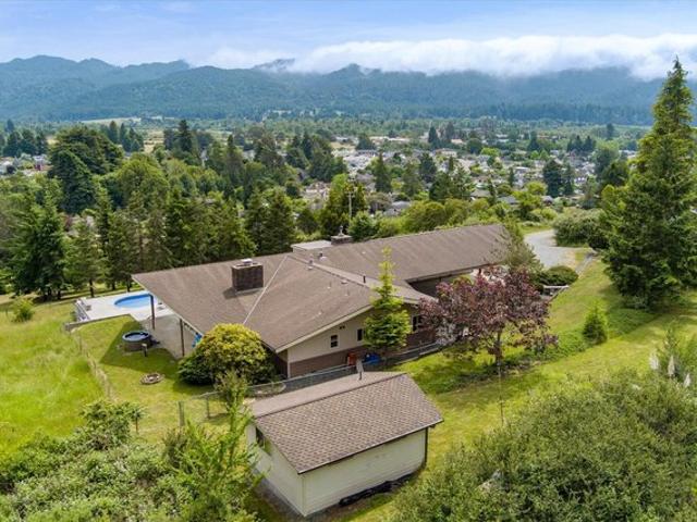 264 Davis St, Blue Lake, CA 95525