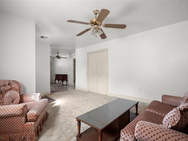 264 E 17Th Street