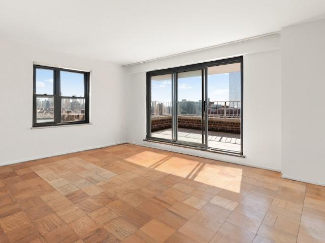 264 e broadway c1801