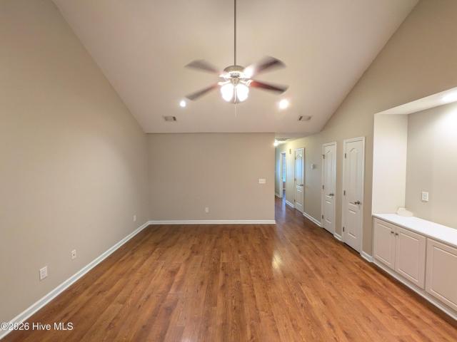 264 Lynbrook Way