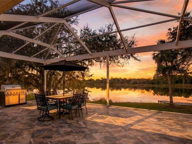264 S Central Ave, Umatilla, FL 32784