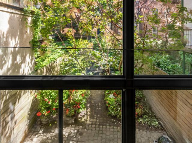 264 W 12TH Street