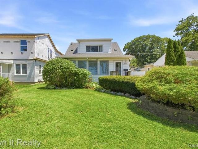 26546 Palmer Blvd, Madison Heights, MI 48071