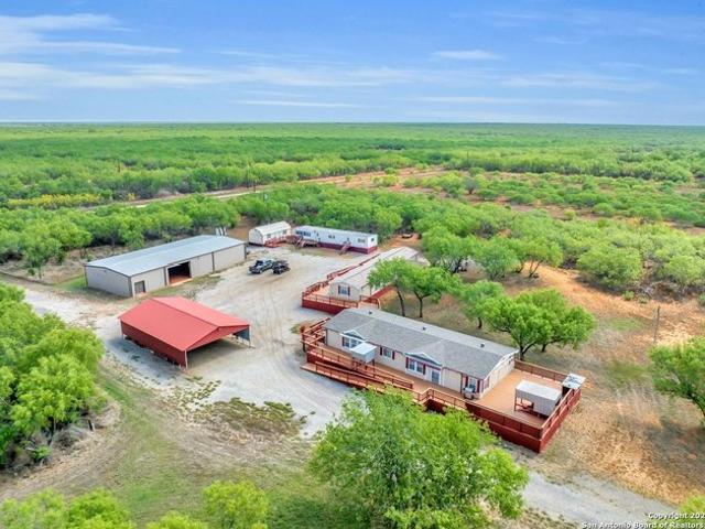 2654 Matthews Ranch Rd, Dilley, TX 78017