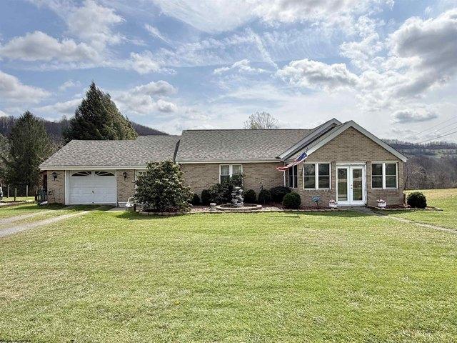 2654 Hood Ave, Shinnston, WV 26431