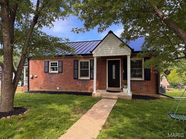 2655 Ridge Dr, High Ridge, MO 63049