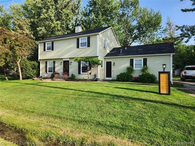 26560 Acacia St, Harrison Township, MI 48045