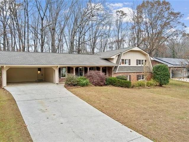 2656 Lake Erin Dr, Tucker, GA 30084