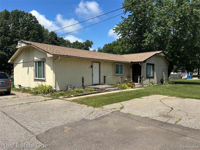 2659 Benstein Rd, Commerce Township, MI 48390