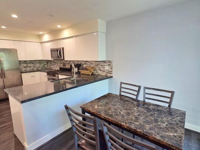 2651 S Hobart Blvd #9