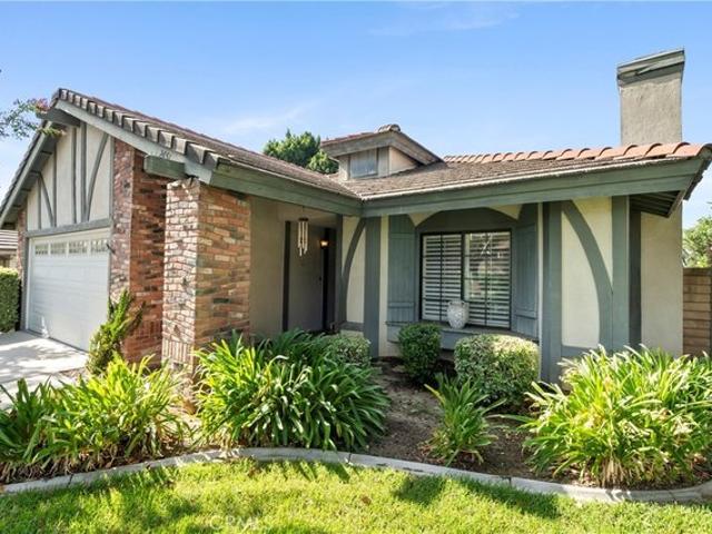 2651 Victoria Park Dr, Riverside, CA 92506
