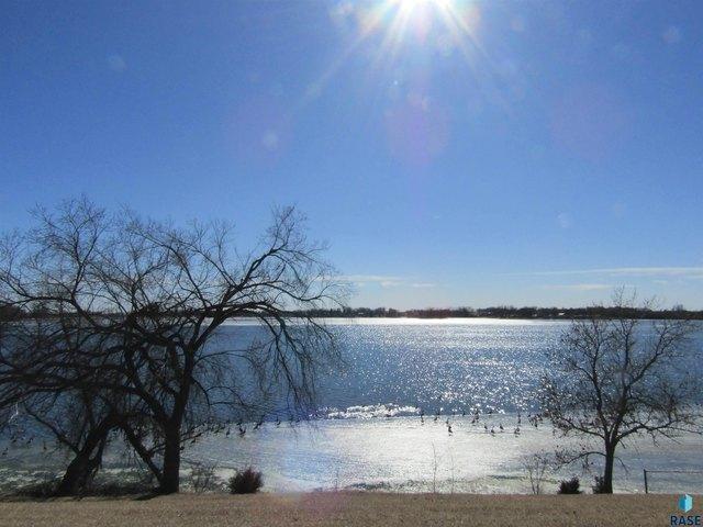 26520 N Shore Pl, Hartford, SD 57033