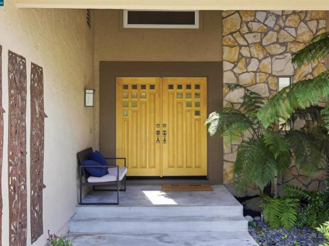 2652 Bridle Ln