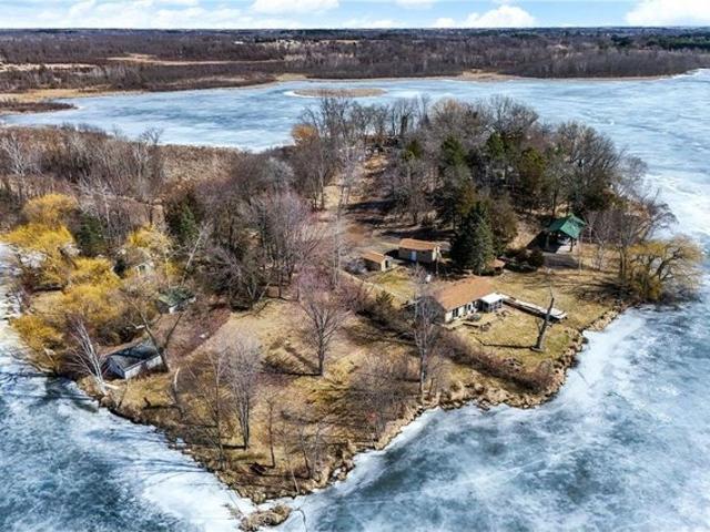 2652 Paradise Trl NW, Isanti, MN 55040