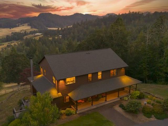 2653 NW High Heaven Rd, McMinnville, OR 97128