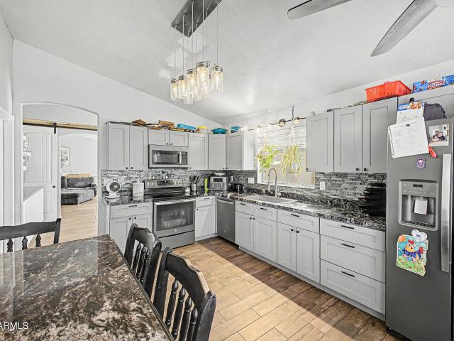 2653 W KNOX Road
