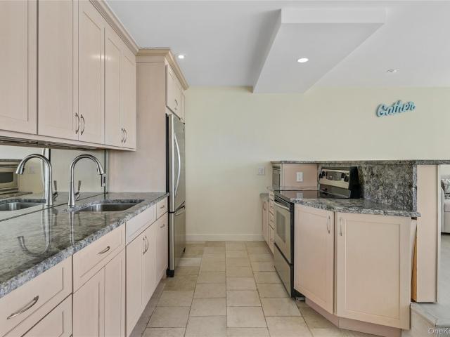 265 Dune Road 68