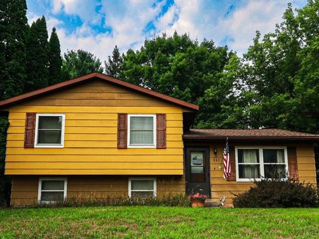265 E Koch St, Redgranite, WI 54970