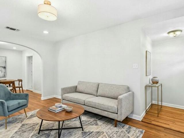 265 E Oakview Pl