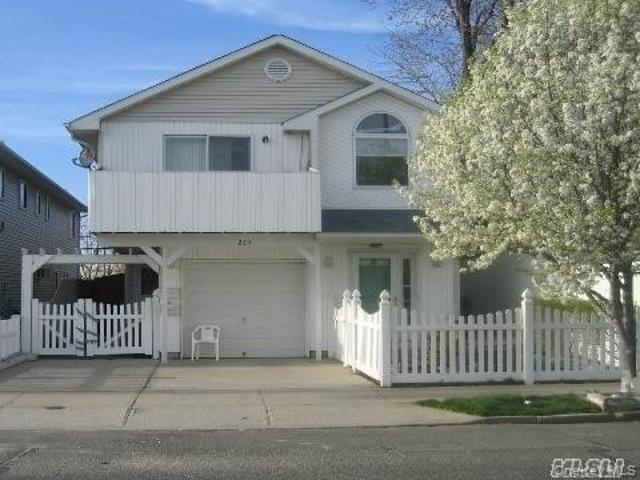 265 E Pine St, Long Beach, NY 11561