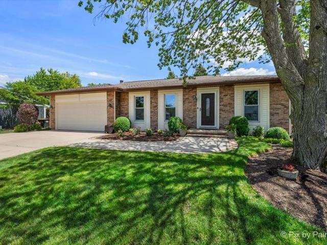 265 Mulford Ln, Roselle, IL 60172