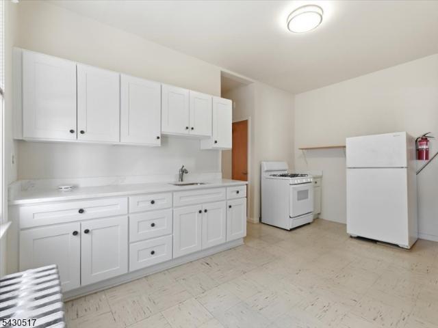 265 N 17Th St # 2R