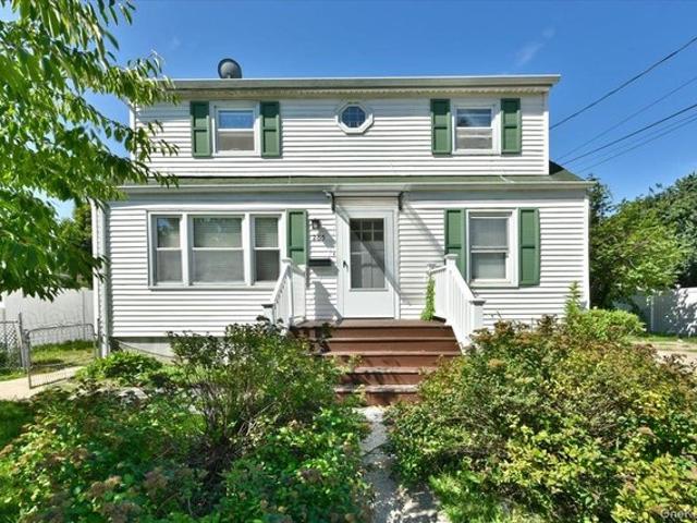 265 S Delaware Ave, Lindenhurst, NY 11757