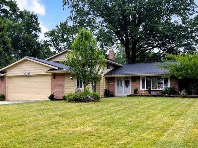 26646 Sudbury Dr, North Olmsted, OH 44070