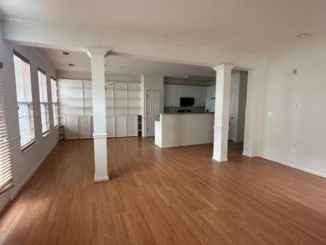 2664 Manhattan Place # 306