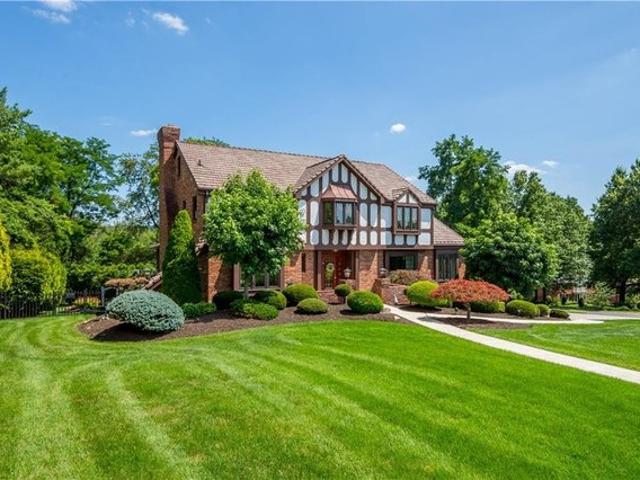 2665 Gloucester Dr, Pittsburgh, PA 15241