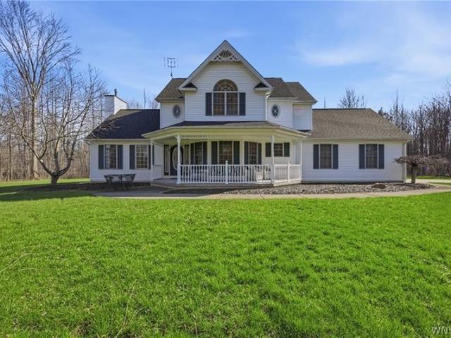 2665 Lakeview Rd, Hamburg, NY 14085