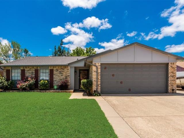 2668 Castanada Cir, Fort Worth, TX 76112