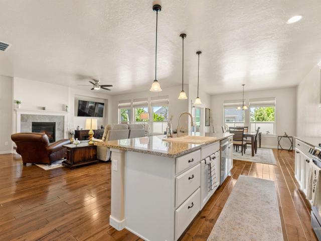2668 E Mariposa Drive