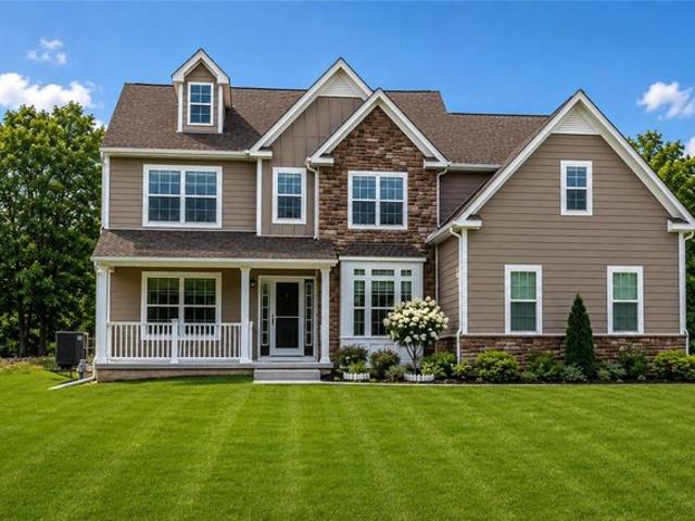 2668 Hollow View Dr, Forks Township, PA 18040