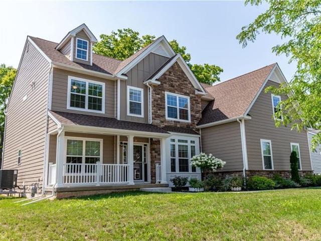 2668 Hollow View Dr, Forks Township, PA 18040