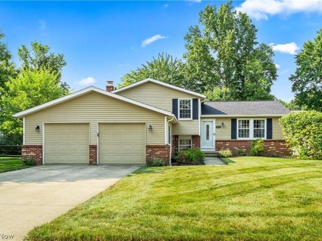2668 Serra Vista Dr, Stow, OH 44224