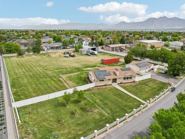 2668 W Horseshoe Cir, South Jordan, UT 84095