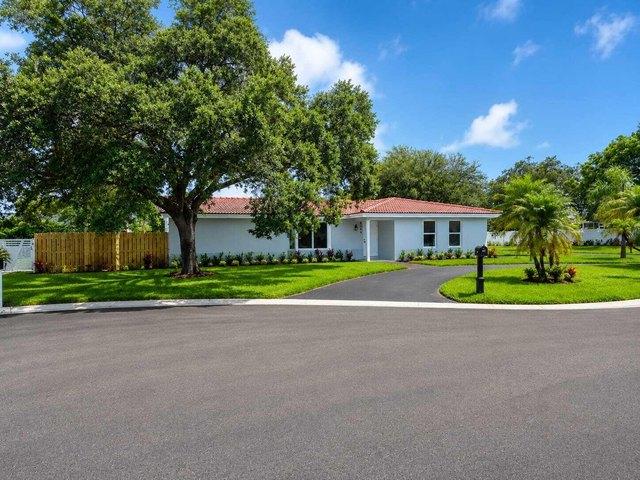 2660 NW 83rd Ter, Coral Springs, FL 33065