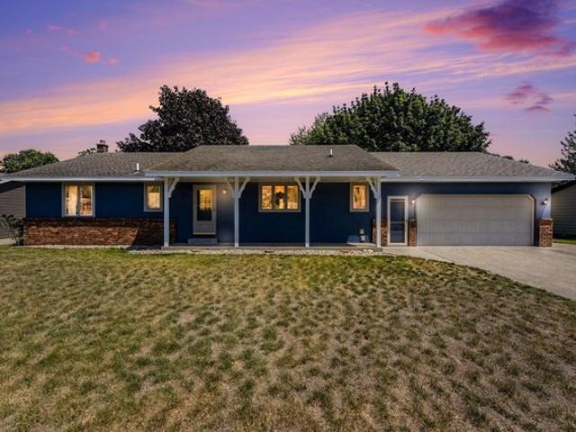 2660 Creek View Dr, Zeeland, MI 49464