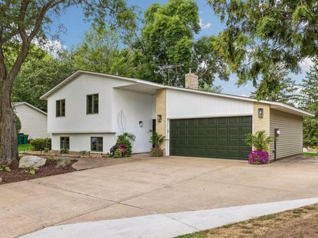 2660 Fairlawn Dr, Stillwater, MN 55082