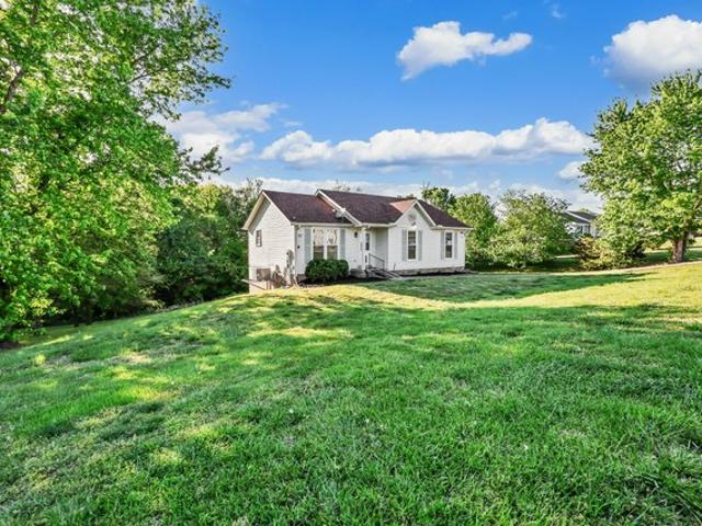 2660 Holt Ln, Clarksville, TN 37043