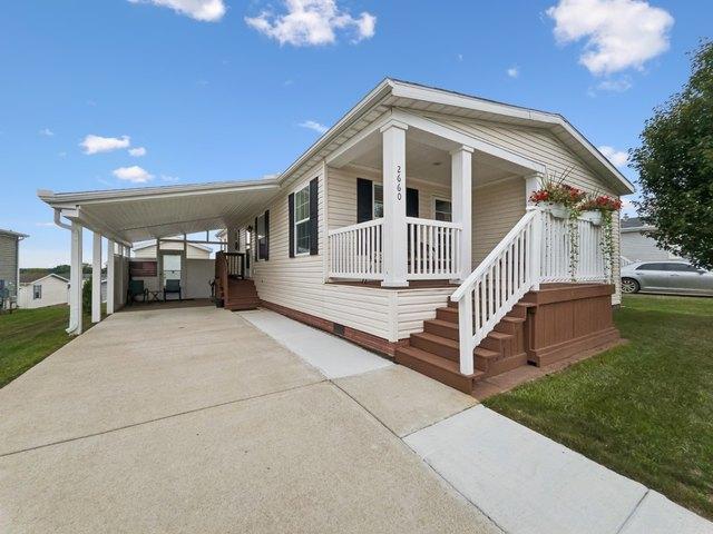 2660 Pebble Ln, Milford, MI 48380