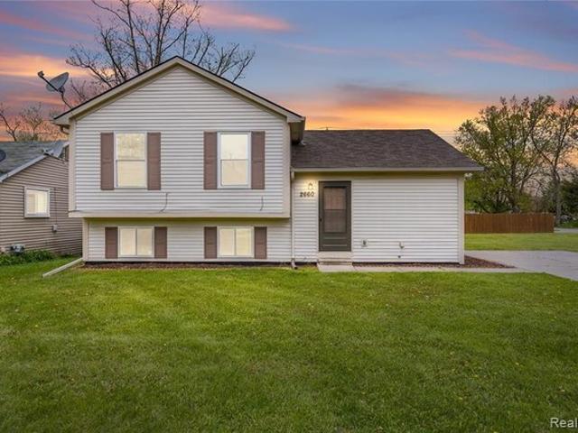 2660 Pontiac Lake Rd, Waterford Township, MI 48328