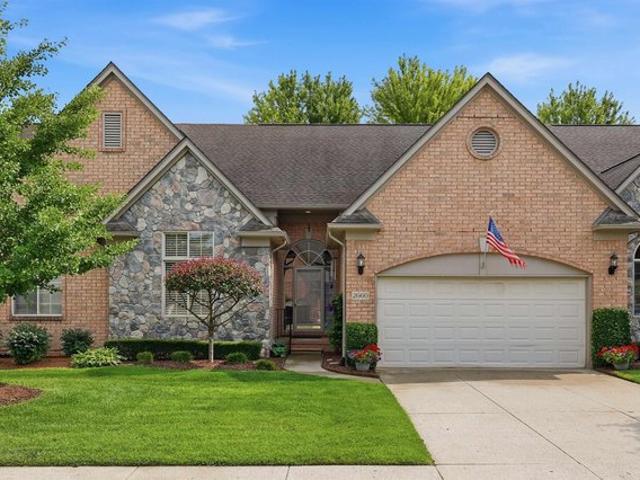 2660 Ridgecrest Dr, Shelby Township, MI 48316