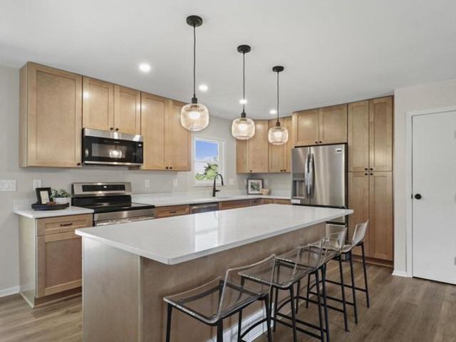 2660 Spring Hill Dr, Stoughton, WI 53589