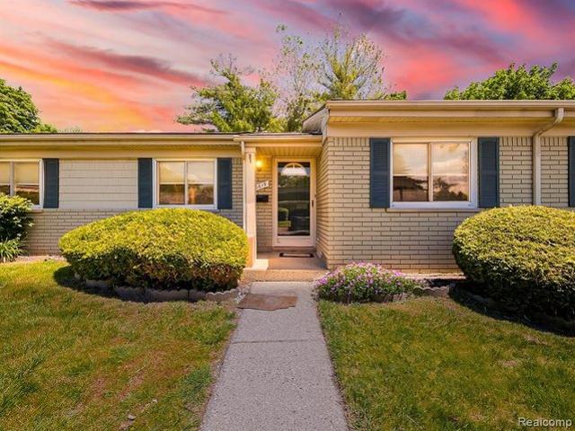 26619 Franklin Pointe Dr, Southfield, MI 48034