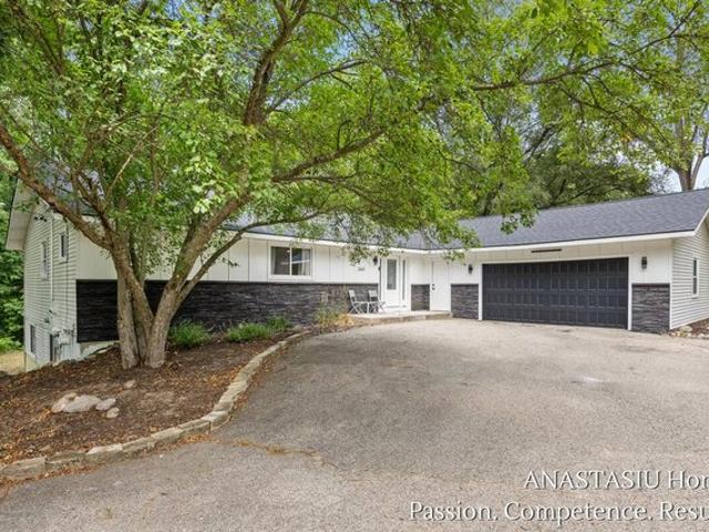 2661 Van Dam Dr NE, Belmont, MI 49306