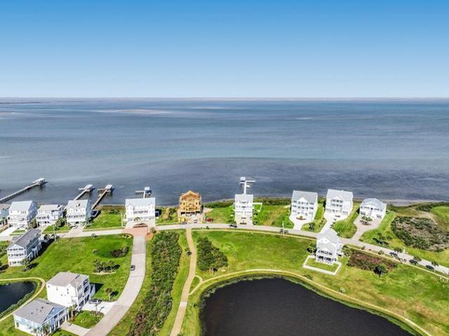 26627 Bay Water Dr, Galveston, TX 77554