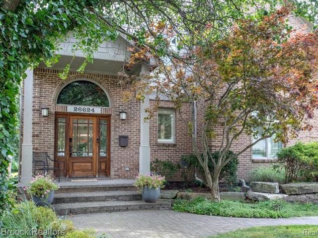 26624 Wyoming Rd, Huntington Woods, MI 48070