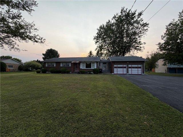 2662 Community Dr, Moore Township, PA 18014